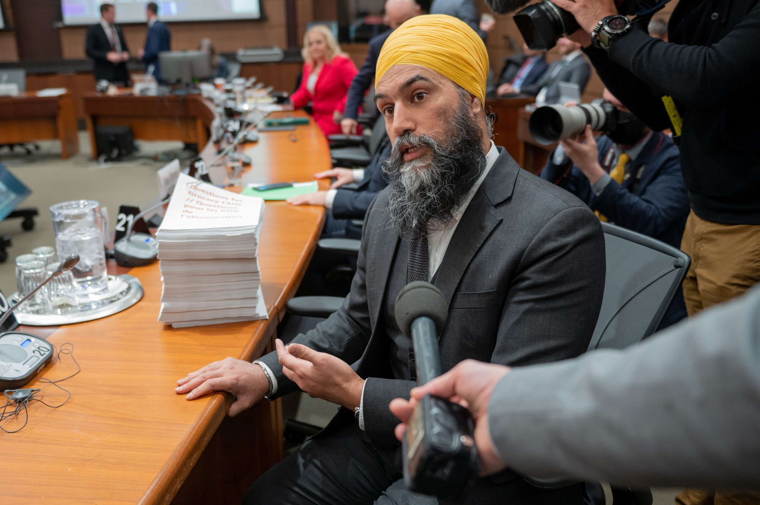 Derogatory tweet about Singh's turban colour deleted after drawing ...