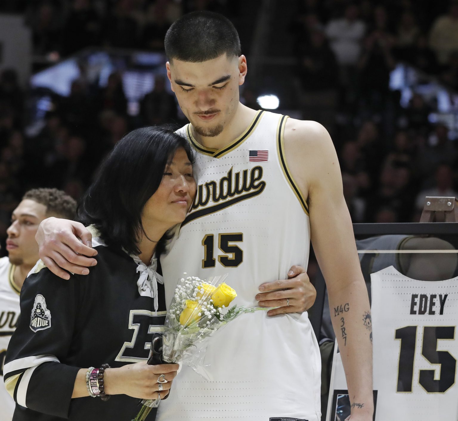 Behind Boilermakers star Zach Edey is his mom, Julia, offering ...