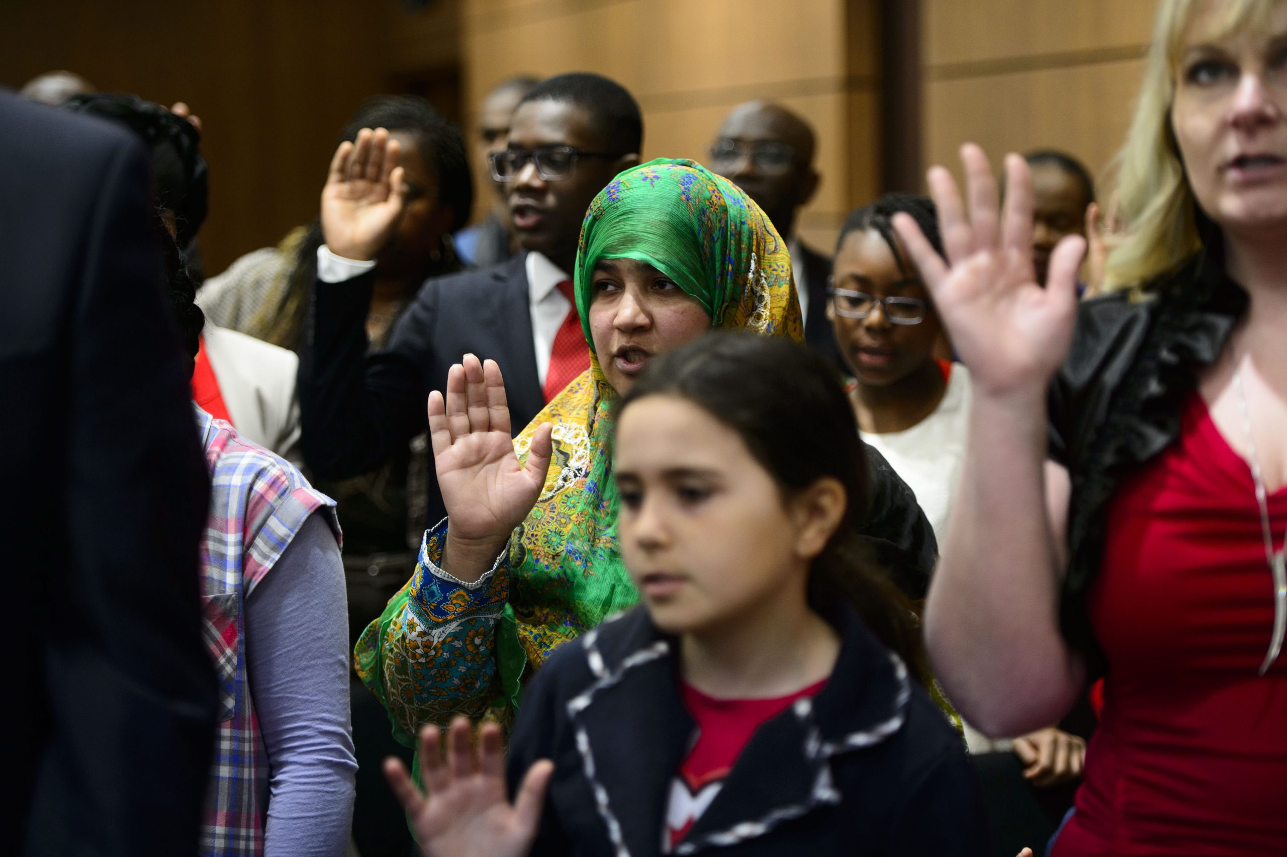 Fewer immigrants are deciding to become Canadian citizens: Institute ...