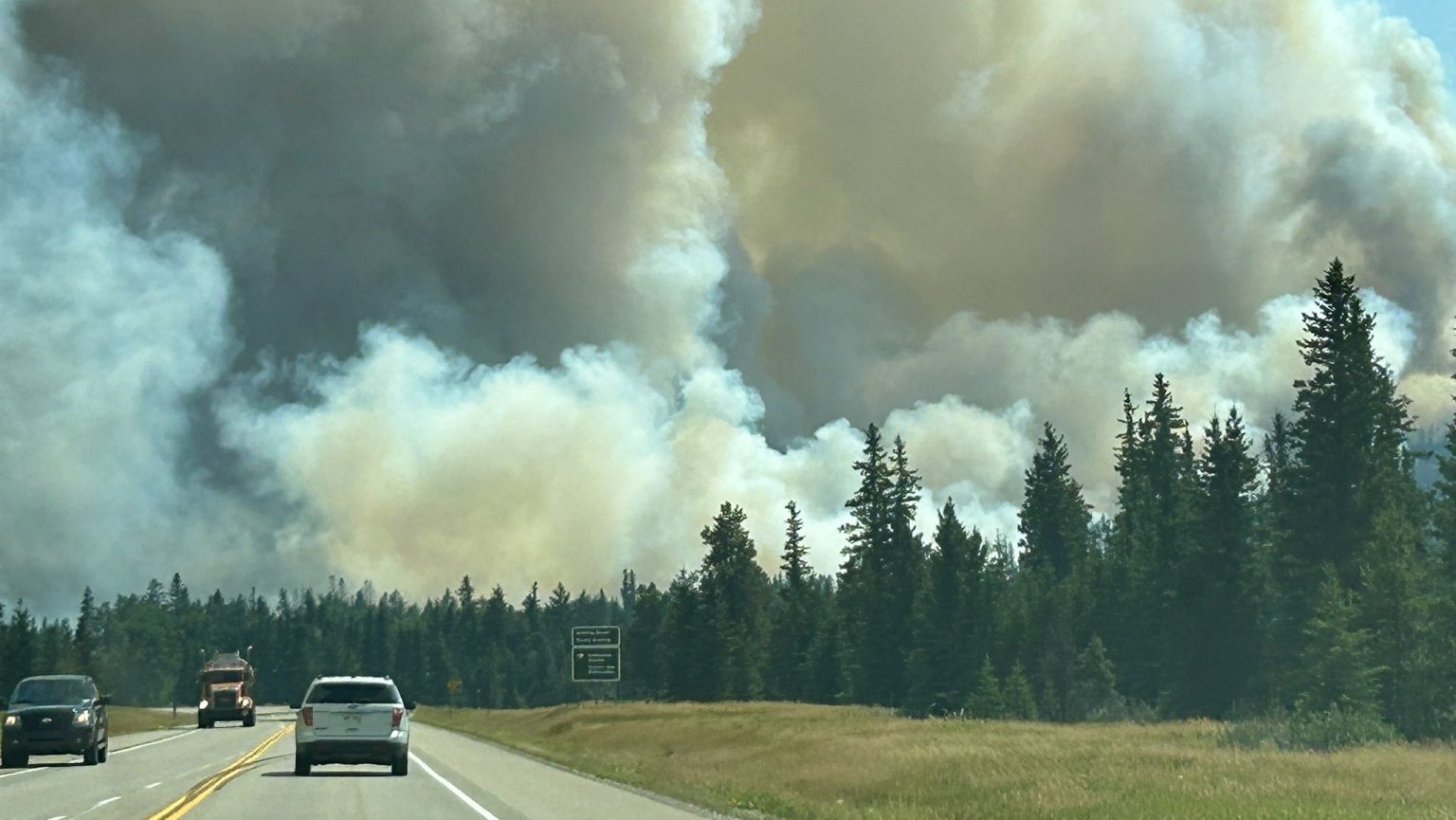 Wildfire threatening Jasper getting bigger and closer to town: Parks ...